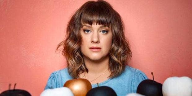 Who Is Anna Drezen The Hilarious Female Comedian Who Writes For Snl Yourtango